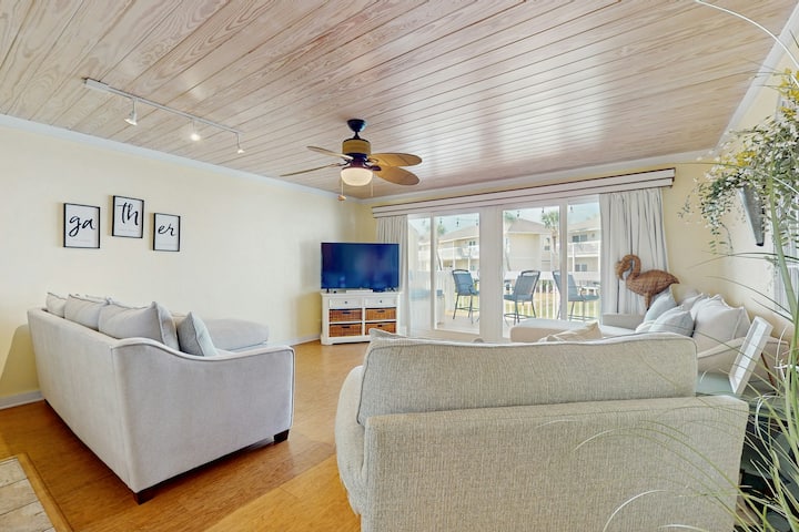 2br Condo With Tennis Court, Full Kitchen, & Pool - Destin, FL