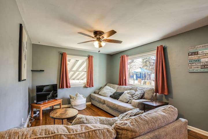 Explore The Front Range! Lakewood Home W/ Yard - Lakewood, CO