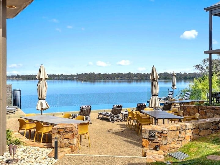 Waterfront Luxury Lake Nagambie | Pool • Balcony - Nagambie