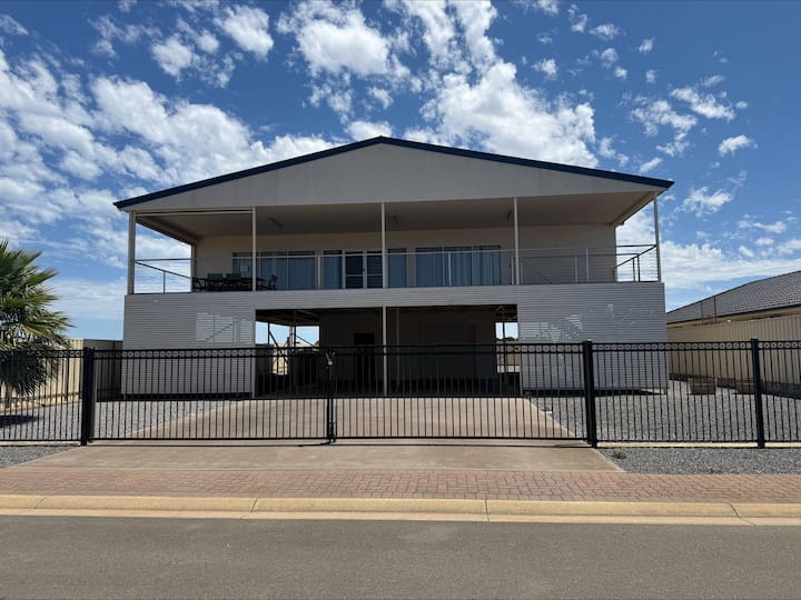 Karma On Compass-large Games Area Downstairs! Off - Edithburgh