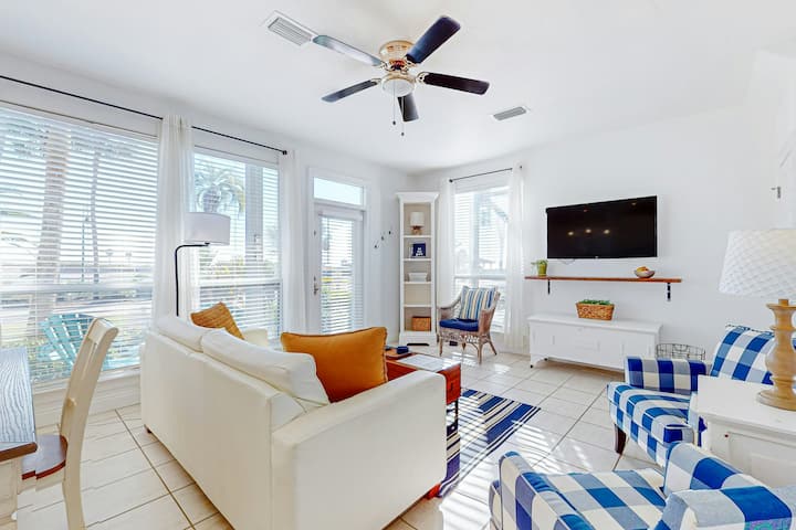 Beautiful 1br Lakefront | Balcony | Pool - Destin, FL