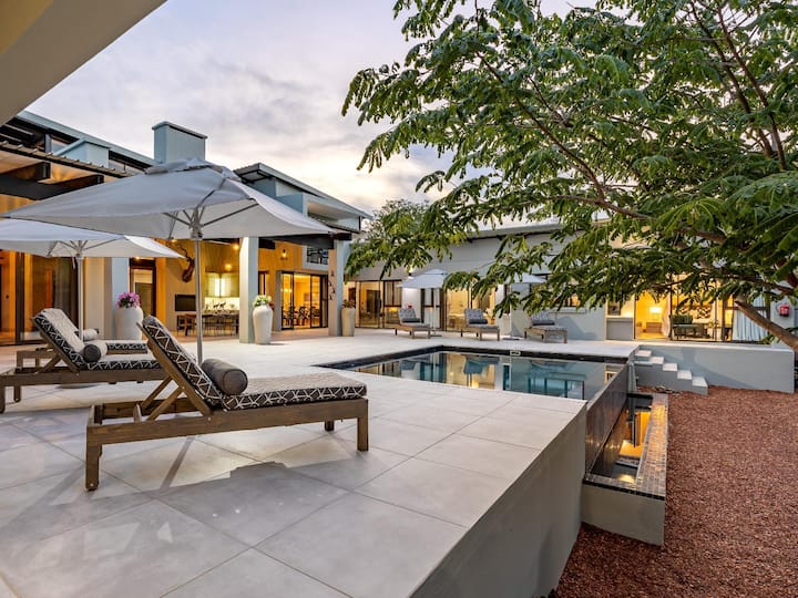 Luxury King Room - Cheetah Suite - Hoedspruit