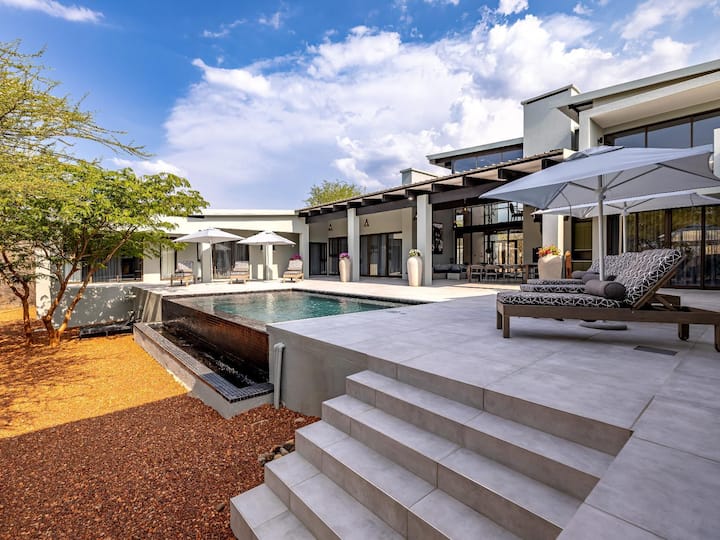 Luxury King Room - Caracal Suite - Hoedspruit