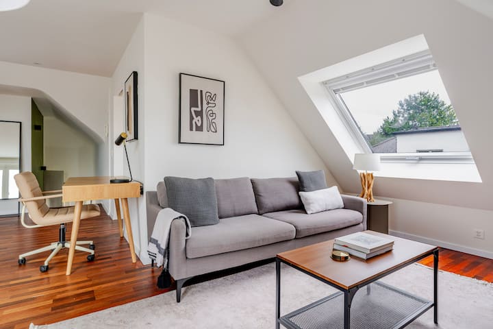 Blueground | Oberstrass, Balcony, Nr Zürich Zoo - Zurich