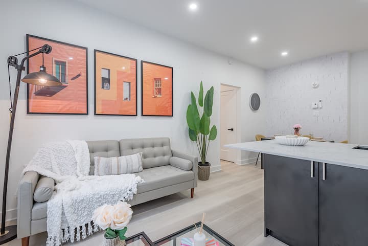 Modern City Escape | 2br | Sleeps 4 - Montreal
