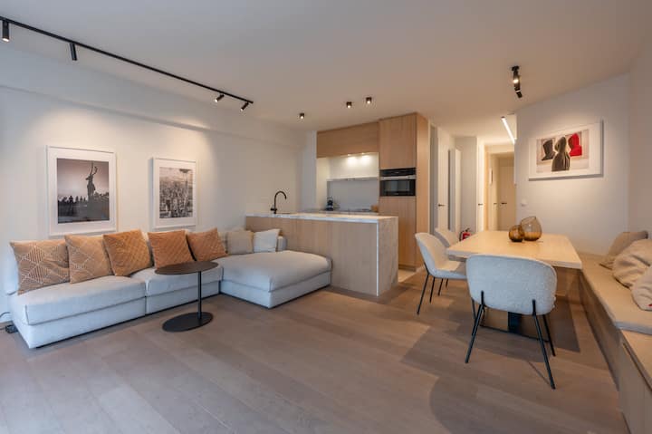 Stylish 3-bed Apartment With Private Terrace Near - Knokke-Heist