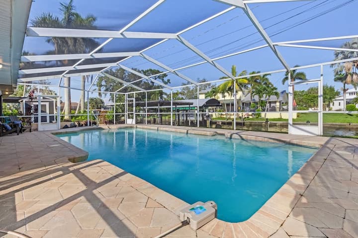 Waterfront Pool Home W/ Private Dock & Dolphin Sig - Fort Myers, FL