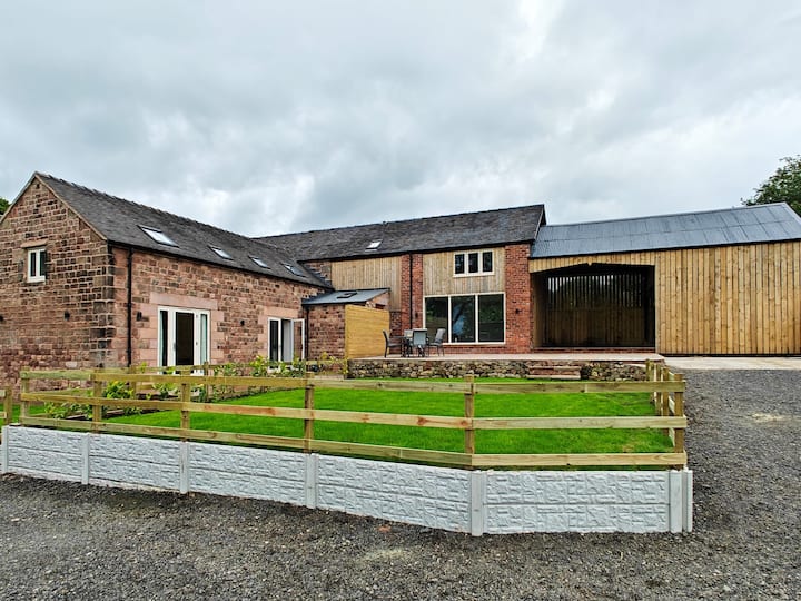 4 Bed In Leek 3mls W (95163) - Stoke-on-Trent