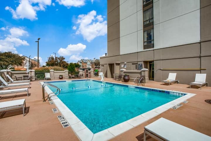 Near Dfw Airport | Pool. Free Breakfast + Parking - Fort Worth, TX