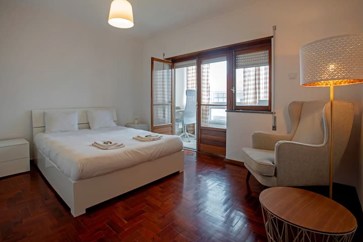 Central Cascais 1bdr With Balcony Near The Beach - Cascais