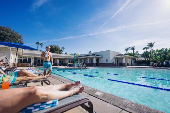 Near Del Mar Beach| Free Parking. Pool. Club Perks - Del Mar, CA