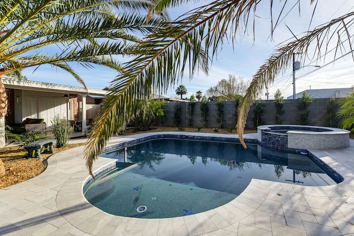 Shop, Swim & Explore: Updated Phoenix Home! - Phoenix, AZ