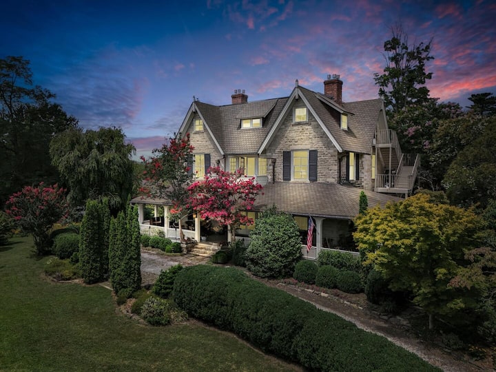 Historic Killarney House Near Downtown | Sleeps 14 - Hendersonville, NC
