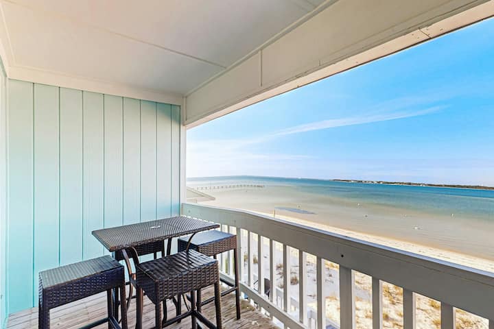 Bayfront Views, Shared Pool, Walk To Beach! - Gulf Breeze, FL