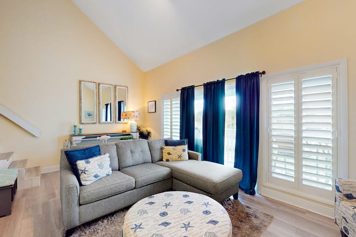 Waterfront 1br With Breathtaking Balcony Views - Pensacola Beach, FL