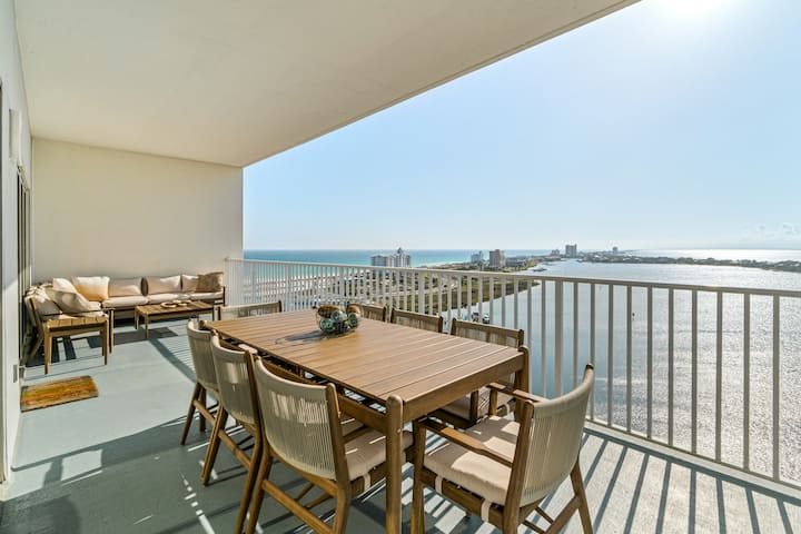 Bayfront 4br With Stunning View, Balcony & Pool - 펜사콜라 비치