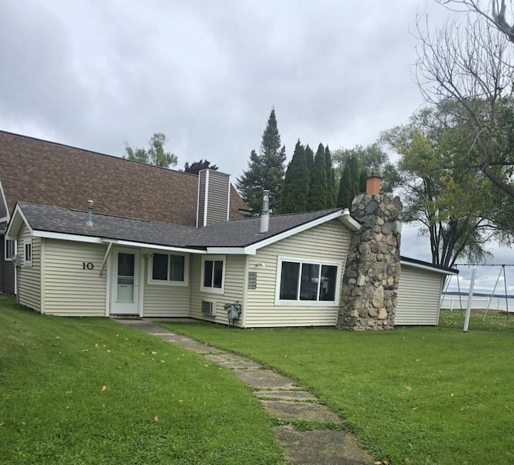 Three Bedroom Waterfront Cabin - Houghton Lake, MI