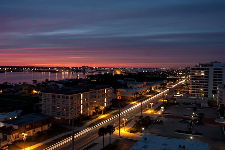 Panoramic Views! Luxury 10th Floor Condo At Sanibe - Daytona Beach Shores, FL