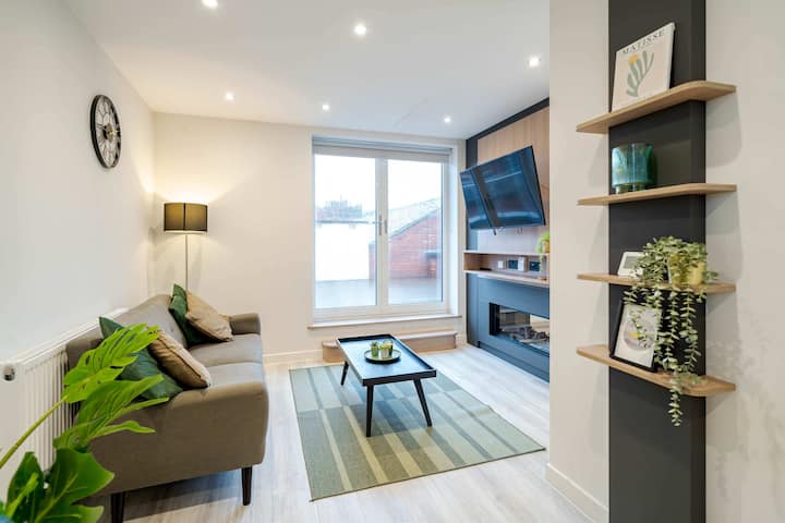 Leeds City-centre 1-bed With Private Roof Terrace - Leeds Beckett University