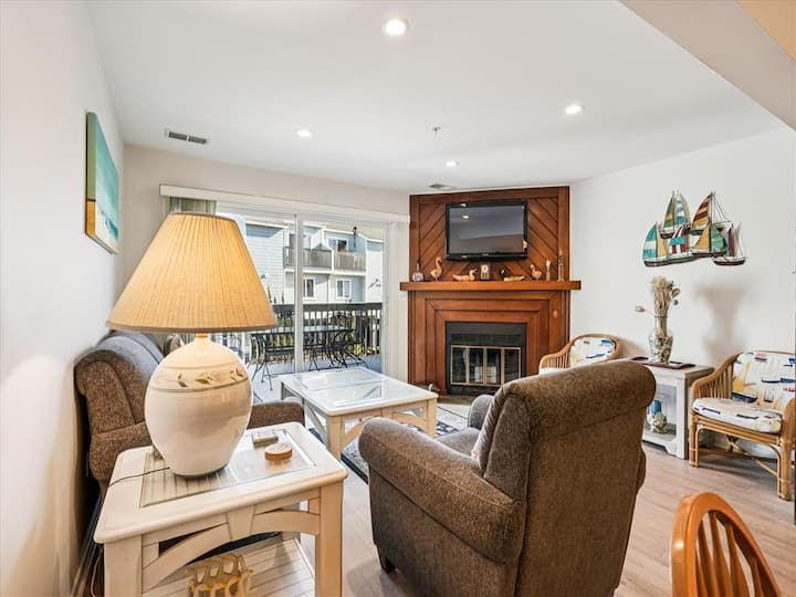 Spacious 4br House | 1 Block From The Ocean! - Bethany Beach, DE