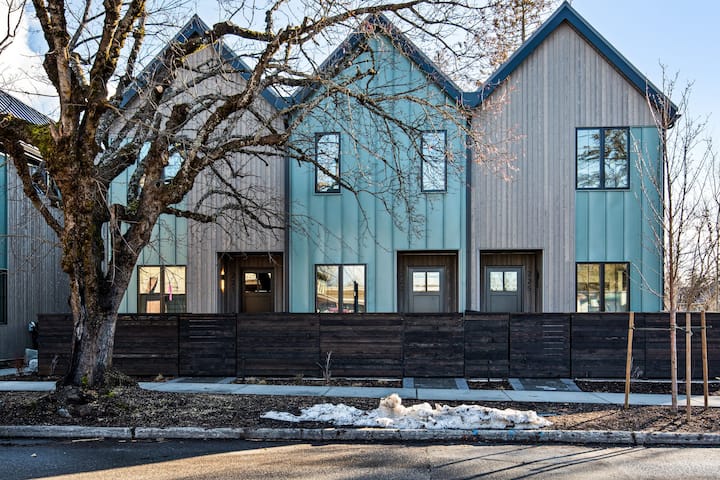Downtown Sandpoint Luxury | Walk To Lake & Dining - Sandpoint, ID