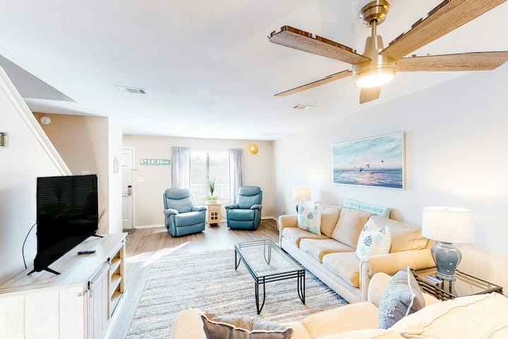 Updated 2br 2nd-floor | Balcony | Pool - Miramar Beach, FL