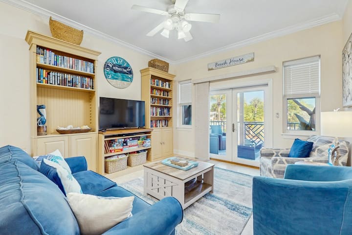 2 Br Condo, Shared Pool, Close To Beach - Seaside, FL