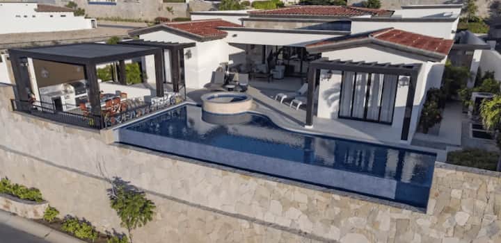 Luxury Villa In Cabo San Lucas At Quivira - Cabo San Lucas