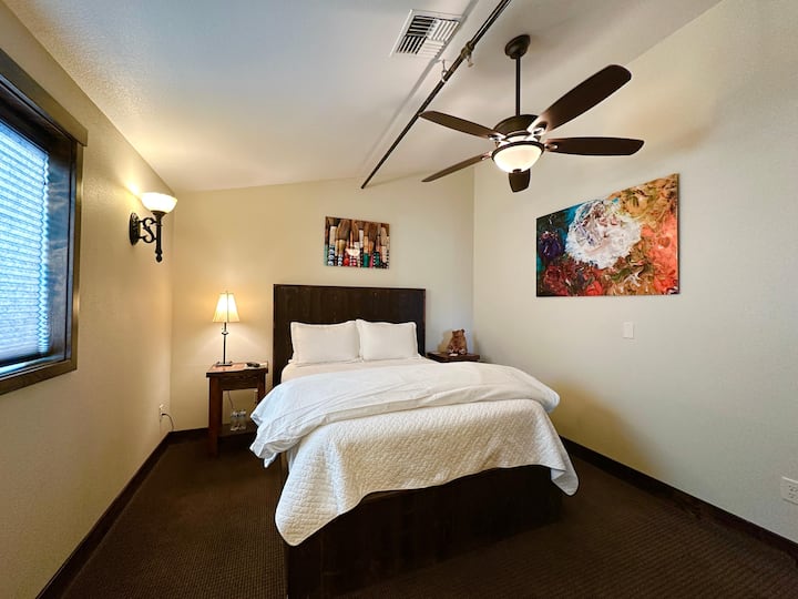 Sisters Bunkhouse Room 4 - Sisters, OR