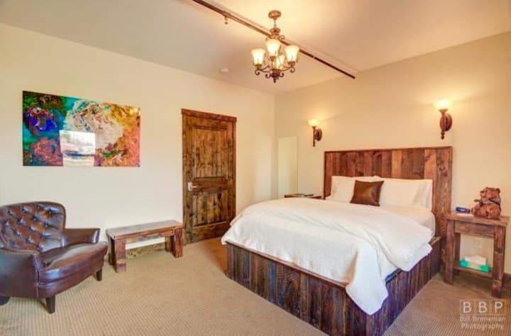 Sisters Bunkhouse Room 2 - Sisters, OR