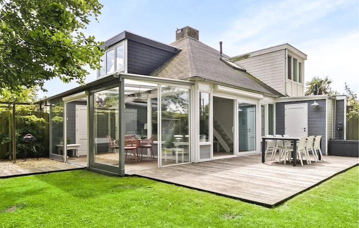 Nice Home In Stavenisse With Swimming Pool - Zierikzee