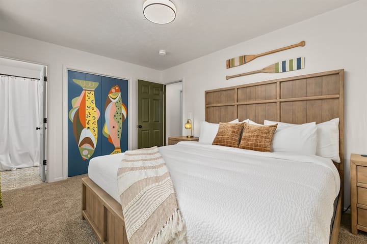 Group Gathering - Modern Mountain Vibes - Loveland, CO