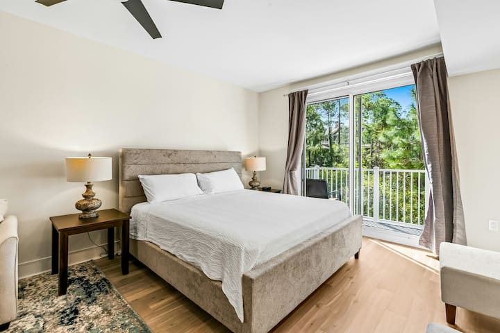 Upscale Studio Bayview 1st-floor | Balcony - Miramar Beach, FL