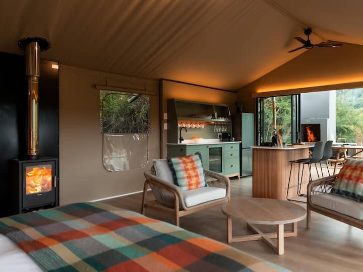 Glamping In The Midlands - Premium Tent (Hot Tub) - Lions River