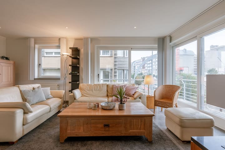 Coastal Retreat W/ Elevator & Balcony - La Panne