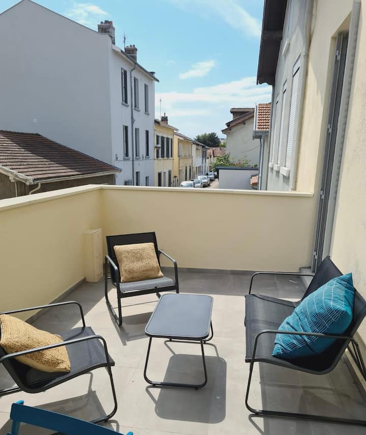 Superbe Appartement Avec Véranda Et Terrasse - 1 - Vénissieux