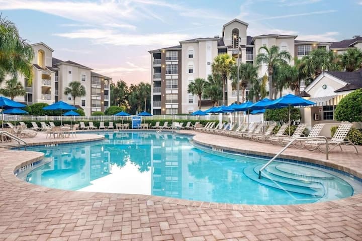Family 2-room Suite With Kitchen & Balcony View - Orlando, FL