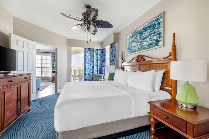 Spacious 2-room Suite W/ Kitchen & Balcony Stay - Orlando, FL