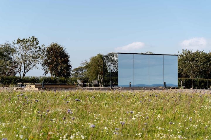 Stylish Mirrored Cabin With Sauna & Plunge Pool - North Wales