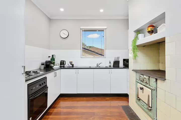 Sasha's Cottage On The Hill | Bbq & Entertainment - Victoria Park