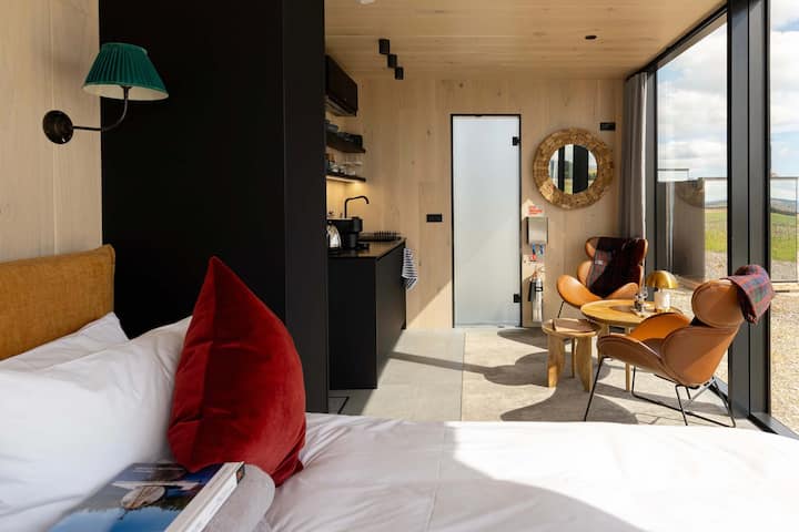 Luxury Mirrored Cabin With Sauna & Plunge Pool - North Wales