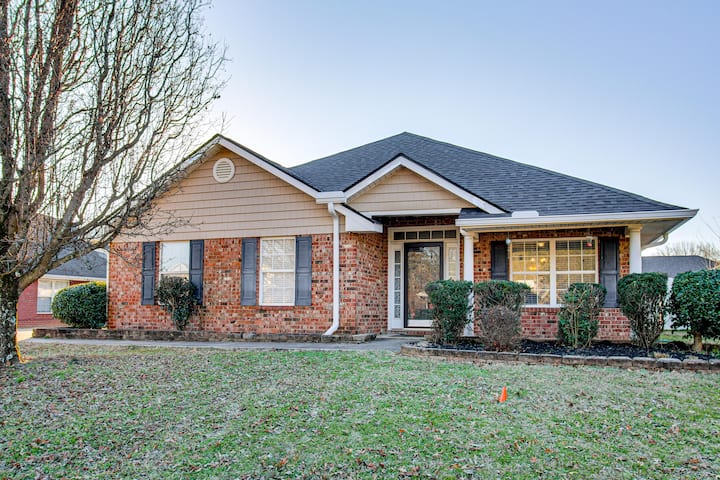 Work-friendly Madison Home Near Research Park - Huntsville, AL