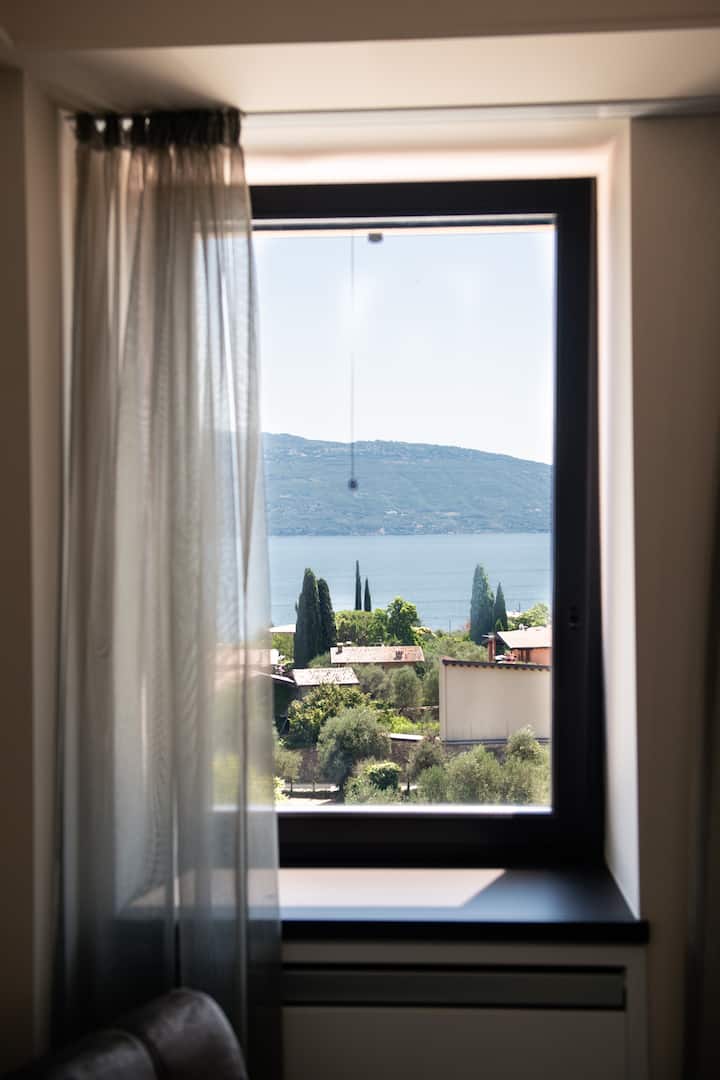 Elegant Duplex With Private Spa Pool And Lake View - Italien