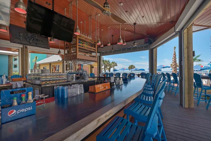 Steps To The Beach | Free Parking. Pool + Dining - Panama City Beach, FL