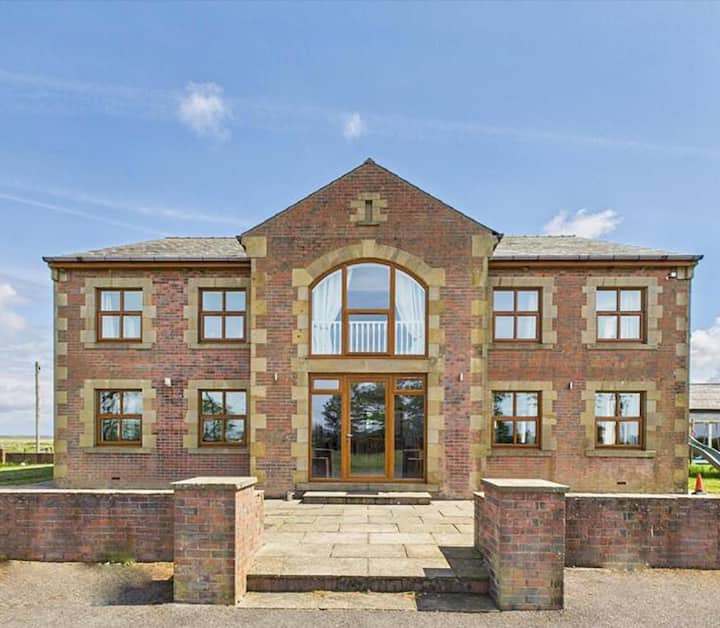 Seaville Retreat – Celebration House - Sleeps 26 - Silloth