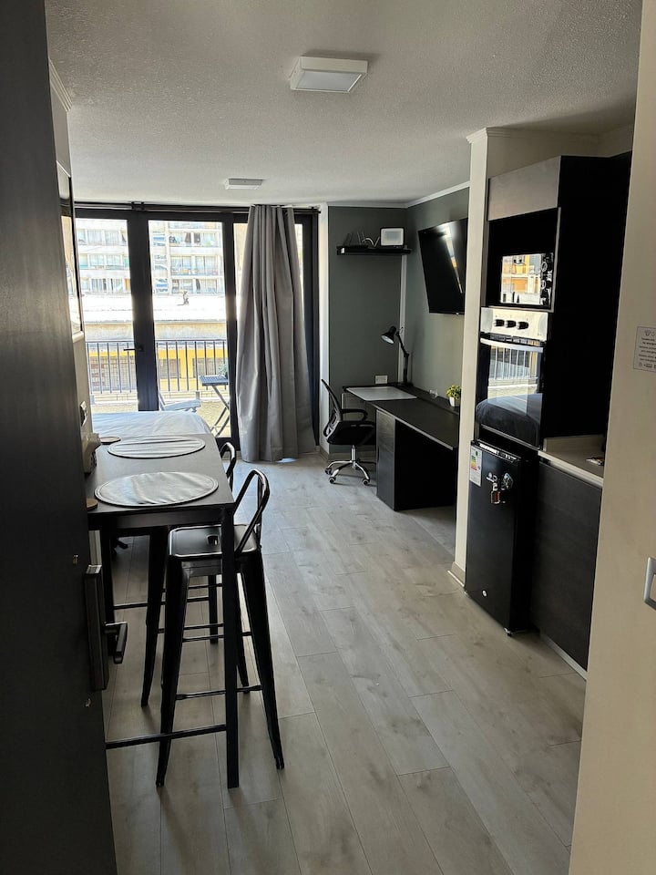 King Bed, Terrace, Desk, Ac + 50” Tv | 709 - Chile