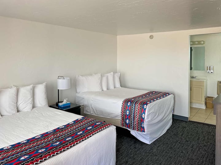 Peek-a-boo Slot 2 Queen Beds - Escalante, UT