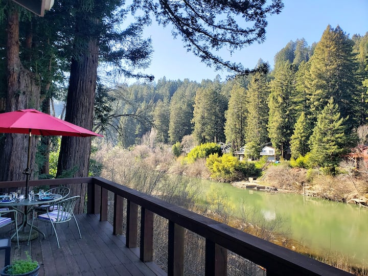 Bella Vista ~ Riverfront, Hot Tub, Guest Favorite! - Monte Río, CA