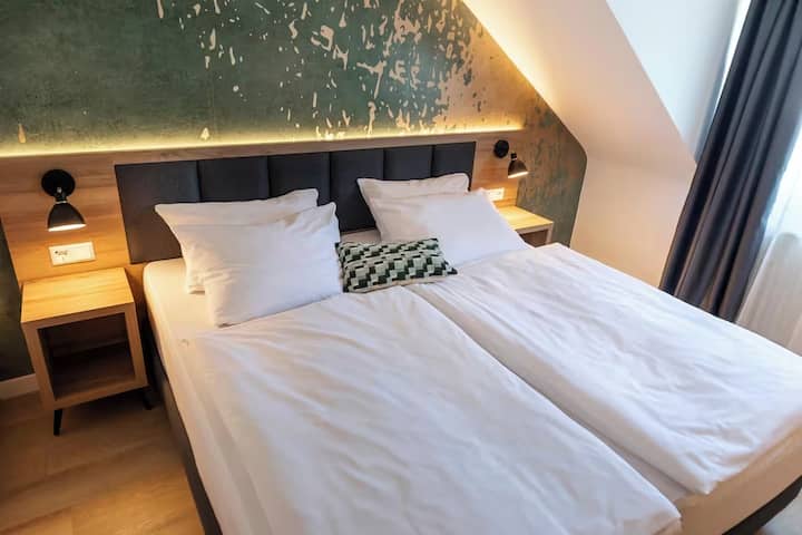 Bright, Renovated Room Steps From Palace Garden - Speyer