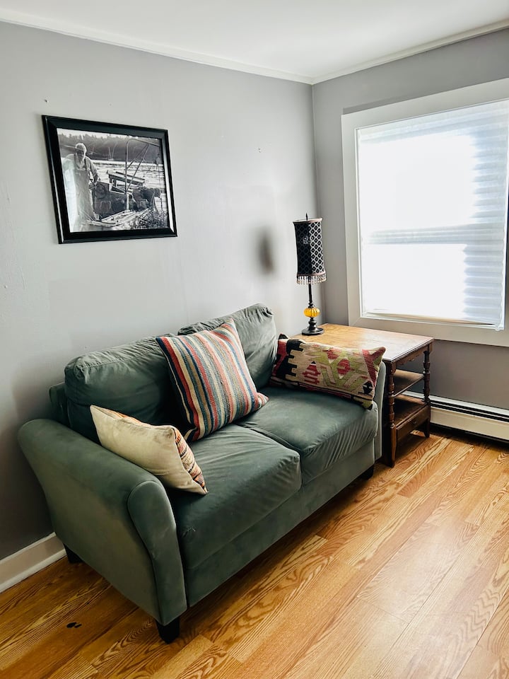 3rd Fl Walk Up Downtown 2 Bed - Portland, ME